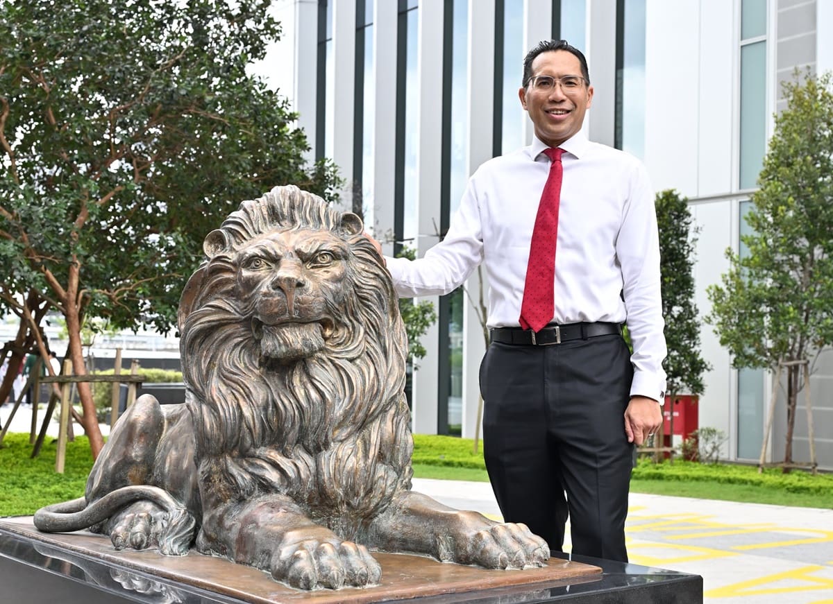 HSBC Installs Iconic Lion Stitt At Menara IQ, Celebrates 140-Year ...